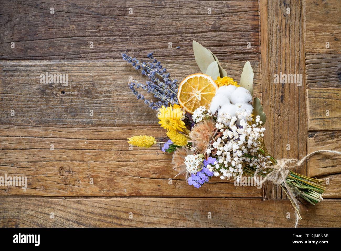 Decor from dried flowers hi-res stock photography and images - Alamy