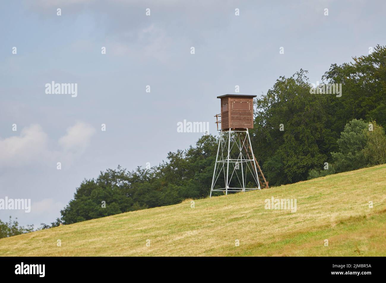 Hunters seat tree hunting hi-res stock photography and images - Alamy