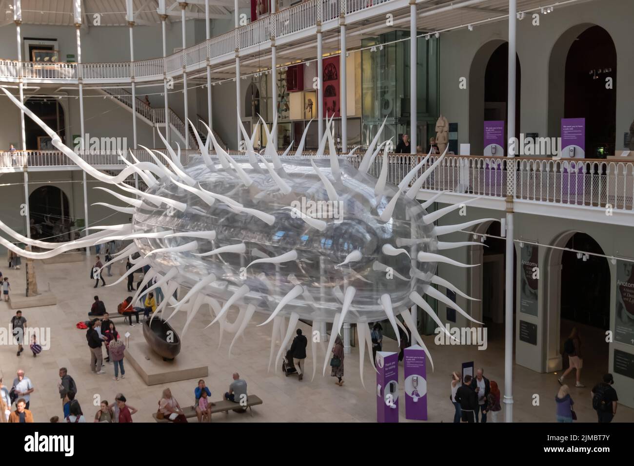 Edinburgh, Scotland, UK. 5th August, 2022. Inflatable sculpture of an E ...