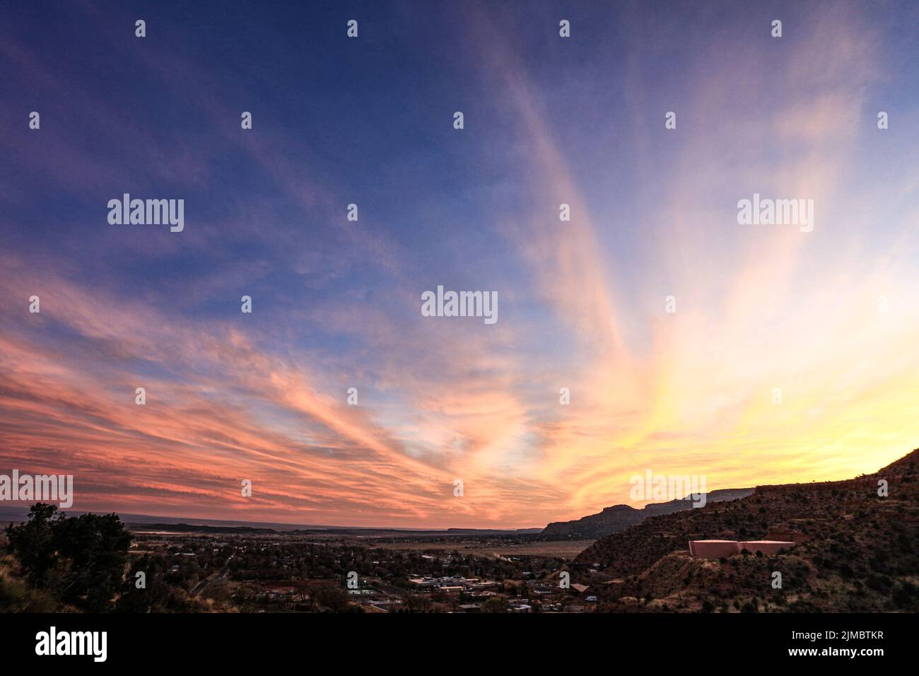 The Squaw Trail follows the rim of the cliffs above Kanab in Utah Stock ...