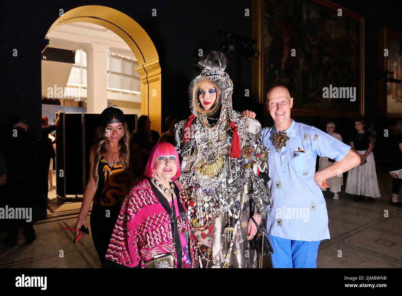 FASHION IN MOTION : DANIEL LISMORE .12 life-size ensembles – standing ...
