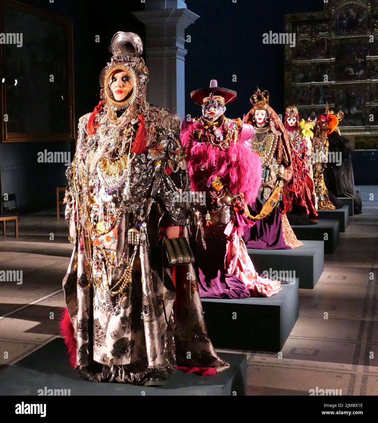 FASHION IN MOTION : DANIEL LISMORE .12 life-size ensembles – standing ...