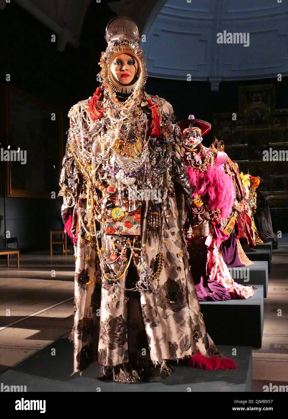 FASHION IN MOTION : DANIEL LISMORE .12 life-size ensembles – standing ...