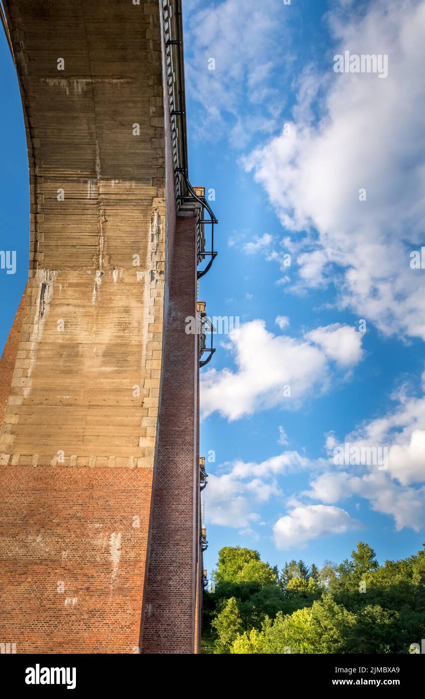 Tall viaduct hi-res stock photography and images - Alamy