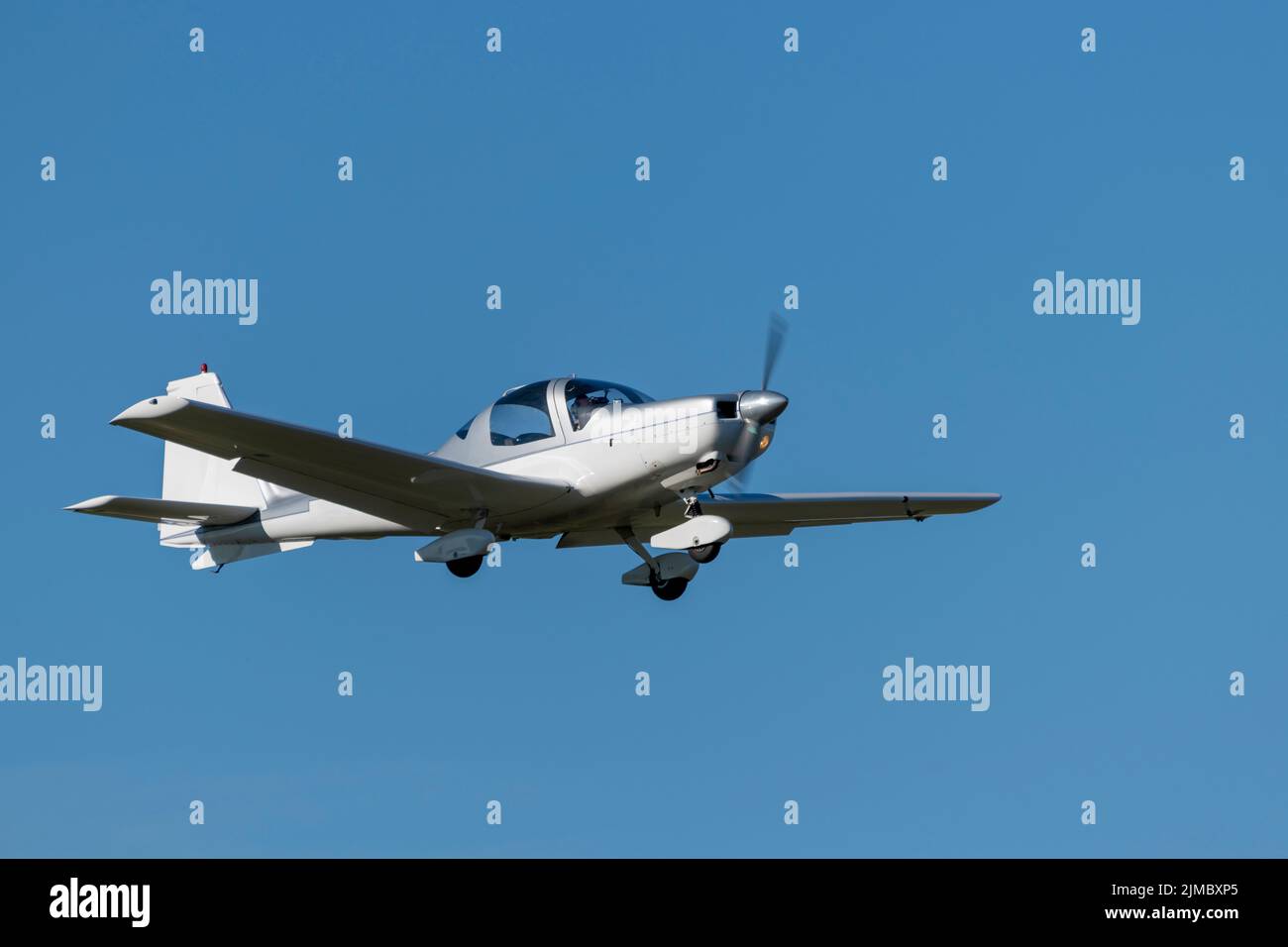 Single engine passenger plane hi-res stock photography and images - Alamy