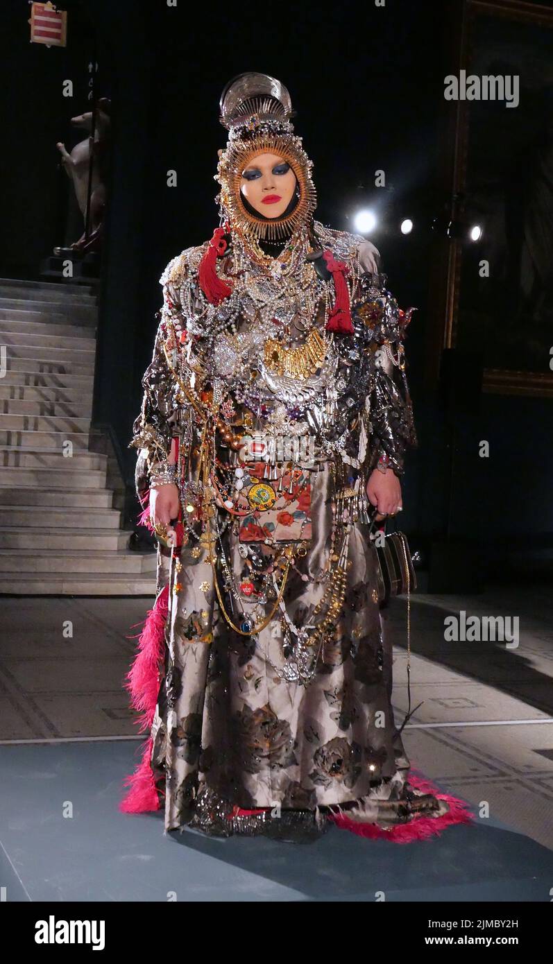 FASHION IN MOTION : DANIEL LISMORE .12 life-size ensembles – standing ...
