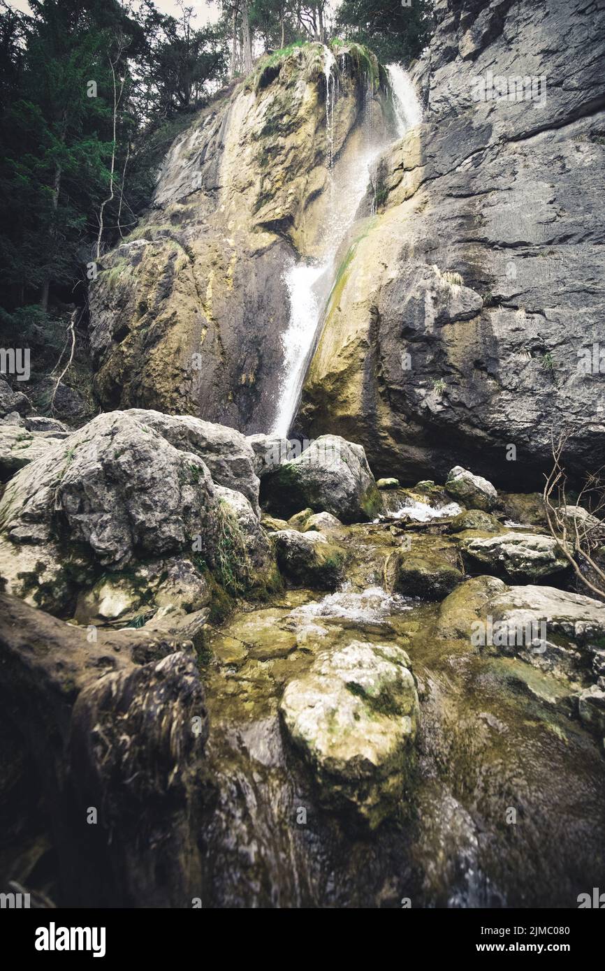 Red leaves waterfall hi-res stock photography and images - Alamy