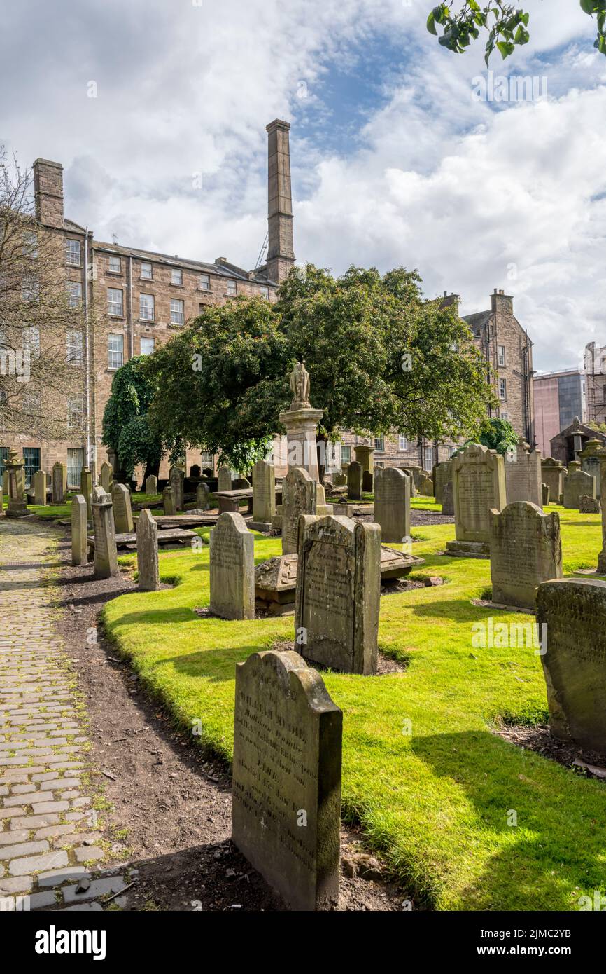 Howff Cemetery in the centre of Dundee, Scotland Stock Photo - Alamy