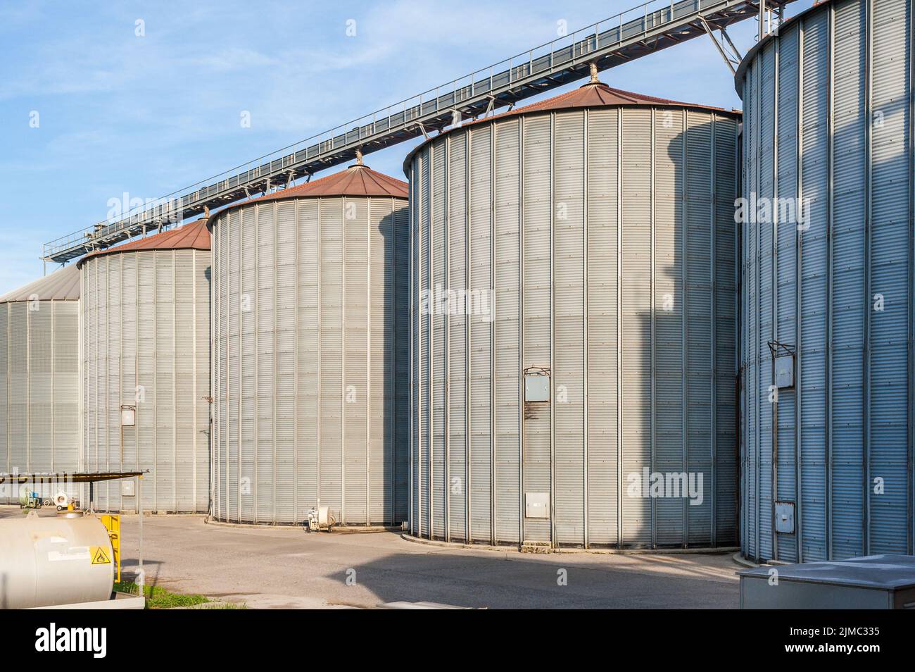 Storage facility cereals production hi-res stock photography and images ...
