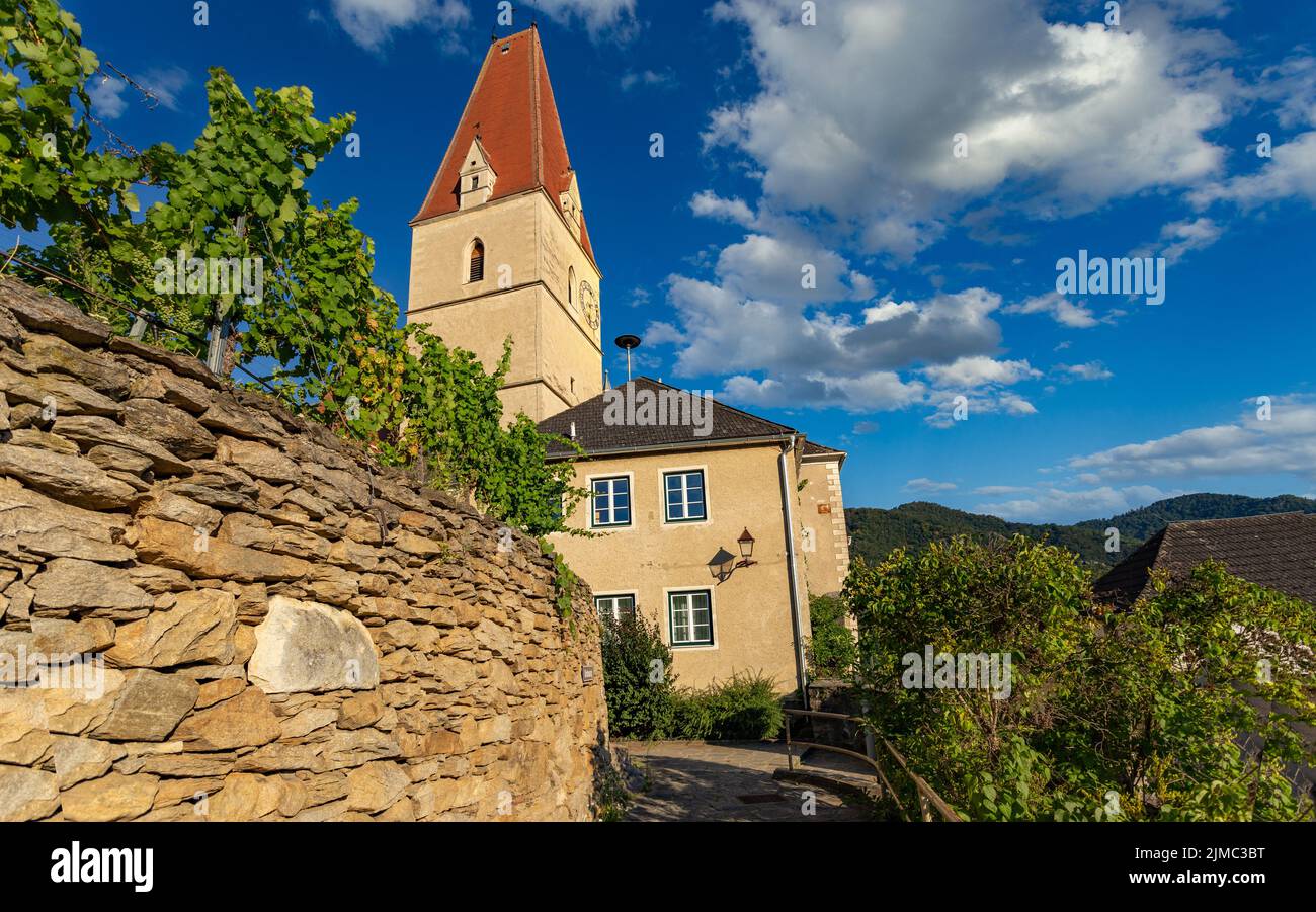 Church in Weissenkirchen in der Wachau - little town in Danube valley ...