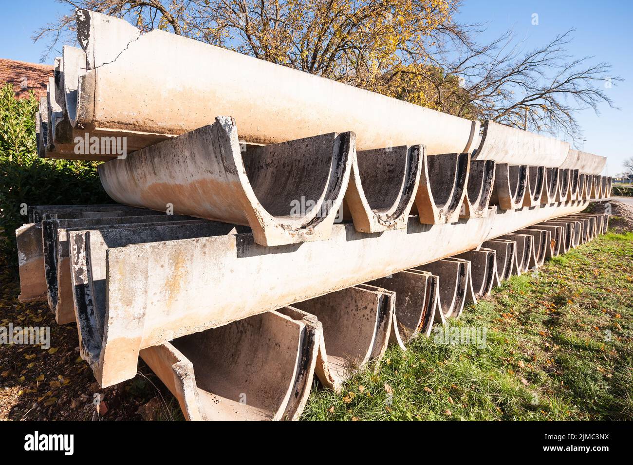 Siphon canal hi-res stock photography and images - Alamy