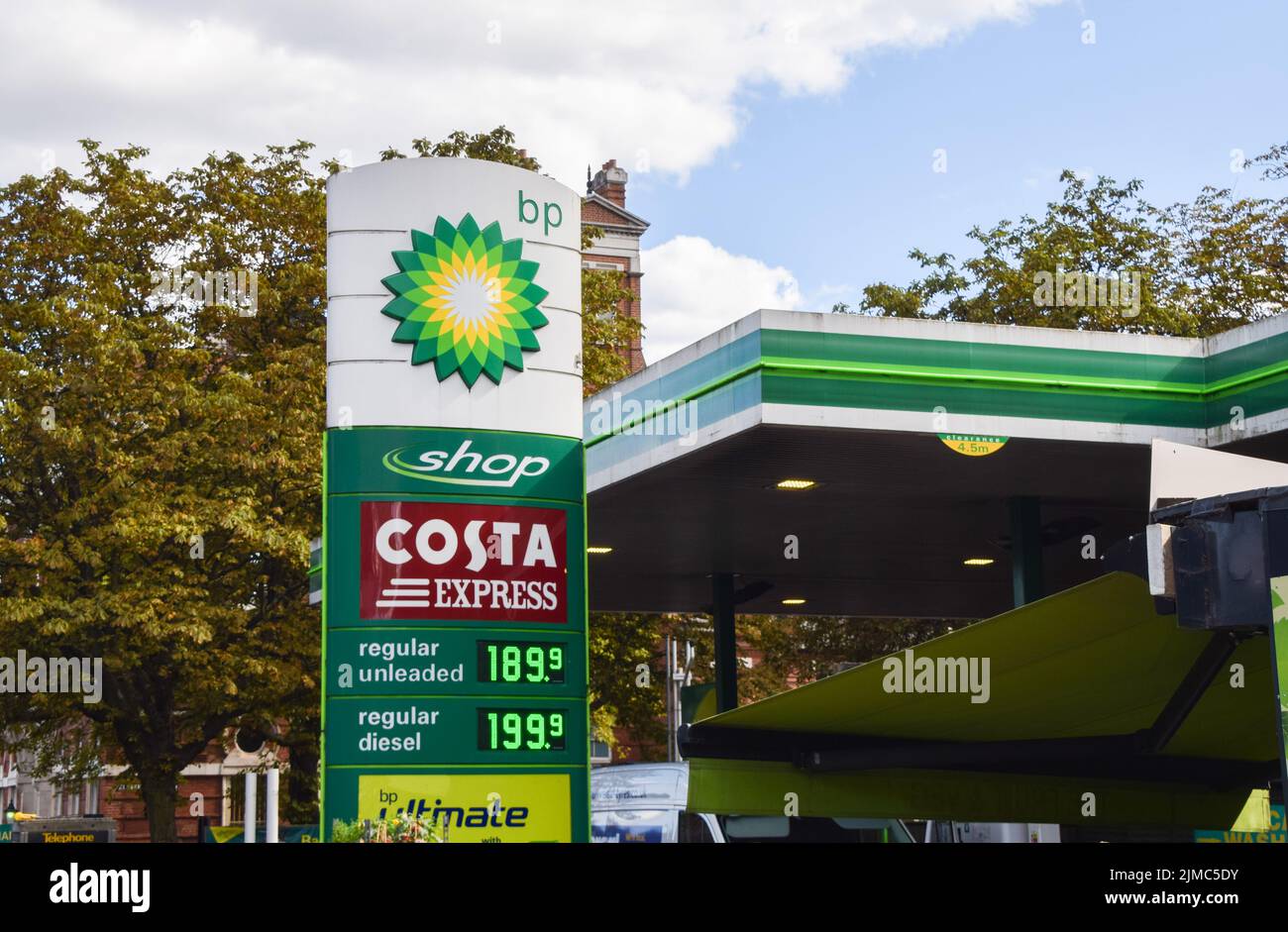 General view of a BP (British Petroleum) petrol station in London ...