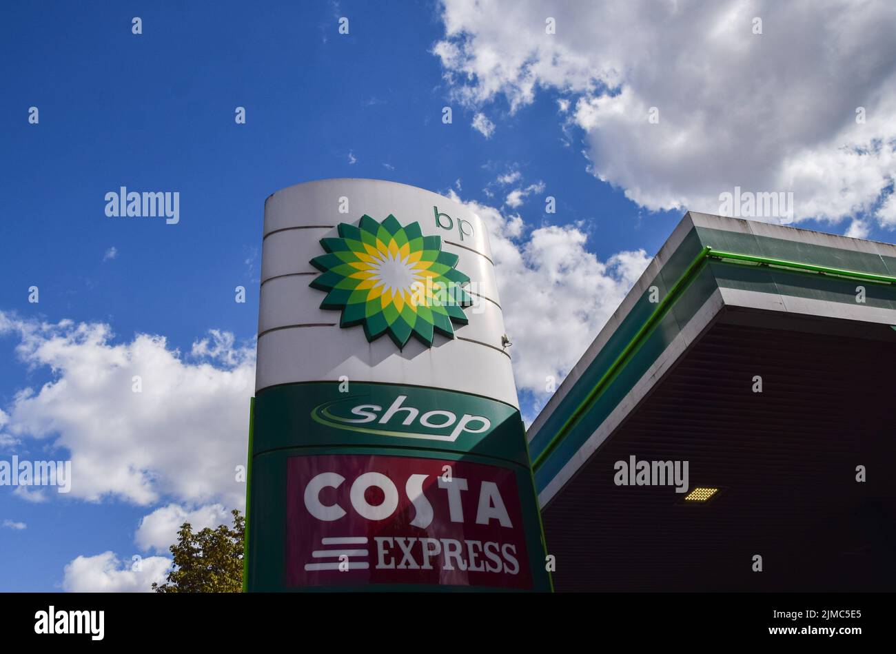 General view of a BP (British Petroleum) petrol station in London ...