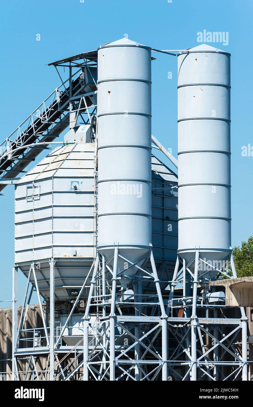Concrete mixing silo Stock Photo - Alamy