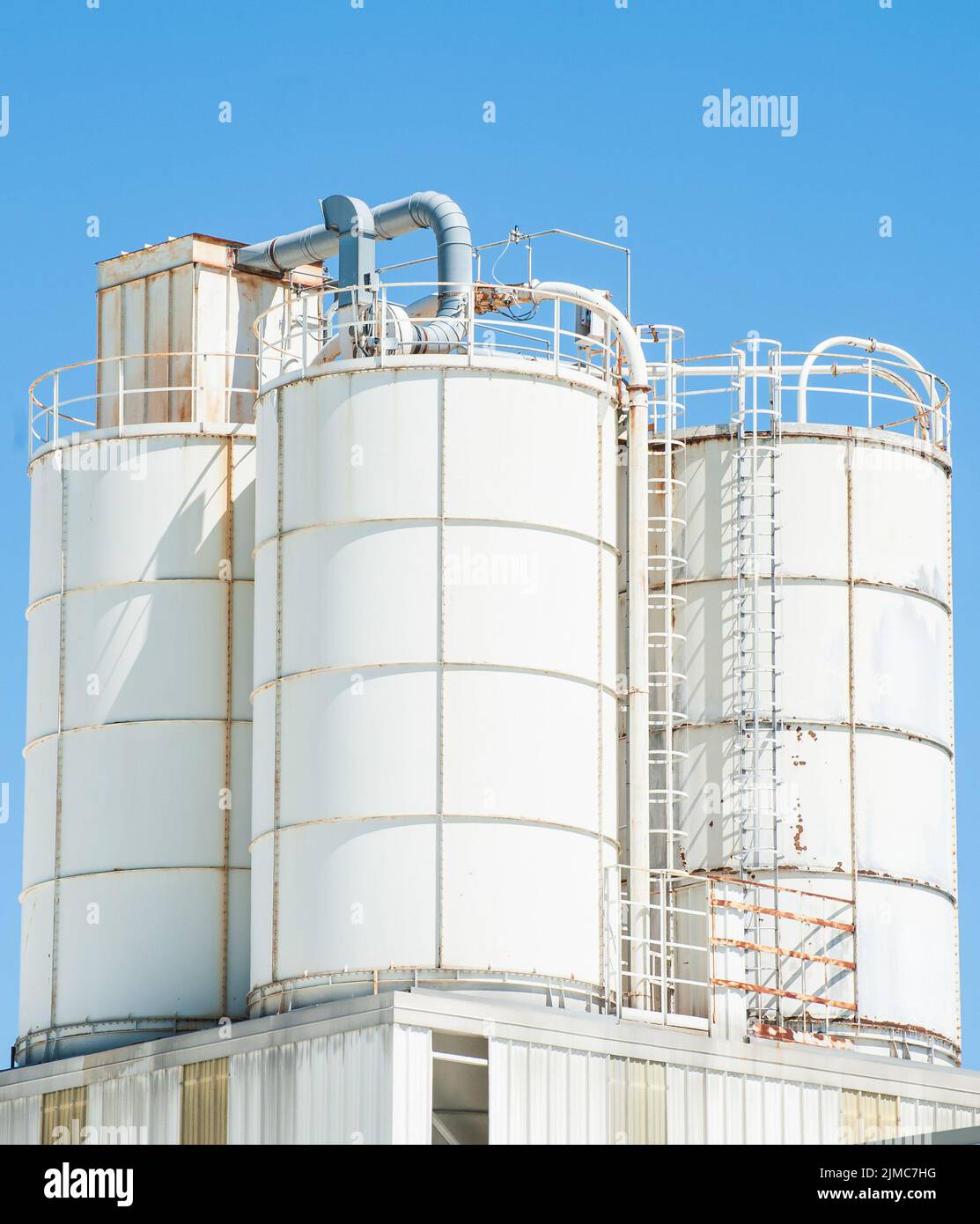 Cement factory silos white mixer hi-res stock photography and images ...