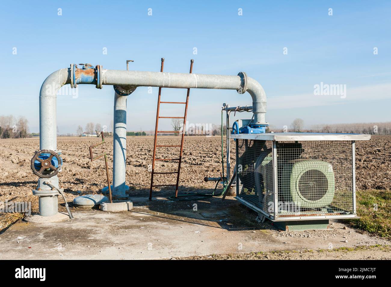 Irrigation water pumping system Stock Photo - Alamy