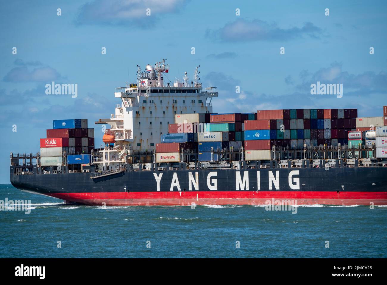 Yang ming container ship hi-res stock photography and images - Alamy
