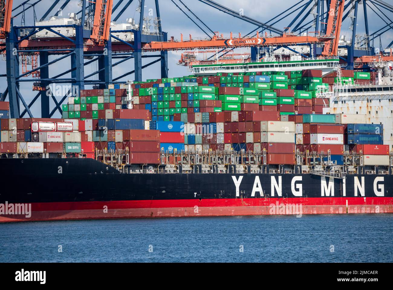 Europoort, Port of Rotterdam, Yang Ming shipping company container ...