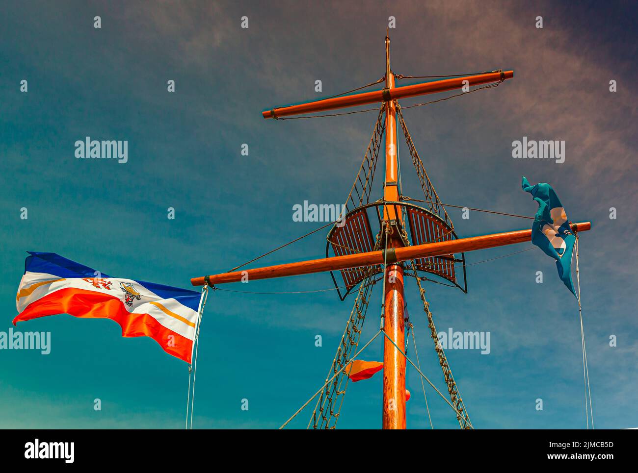 Ship mast hi-res stock photography and images - Alamy