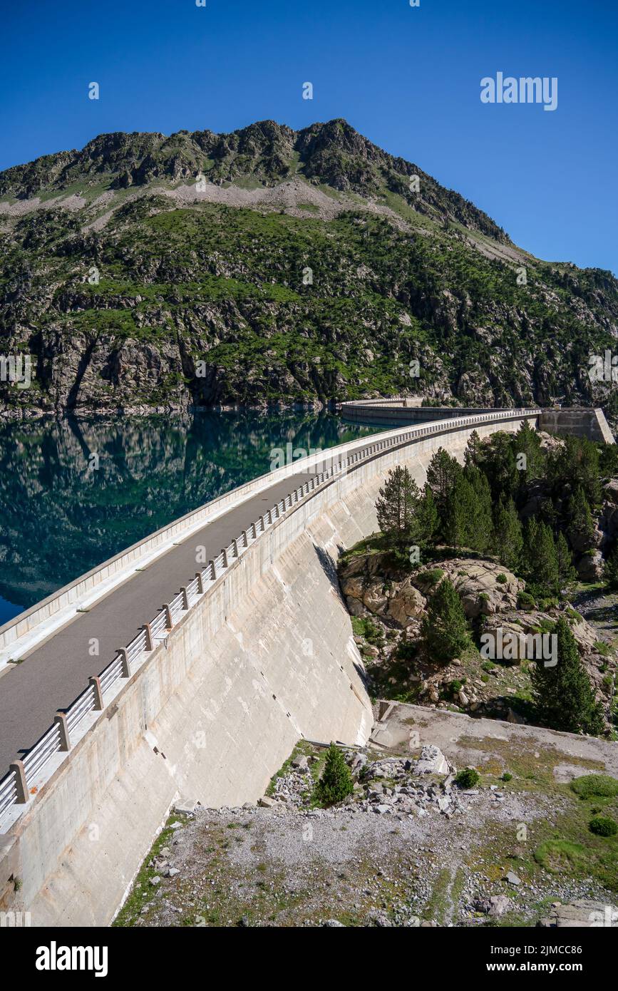 Large concrete reservoir dam wall in sunshine, Barrage dam and Lac de ...