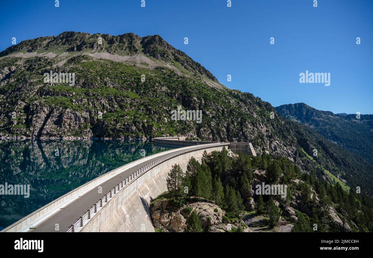Large concrete reservoir dam wall in sunshine, Barrage dam and Lac de ...