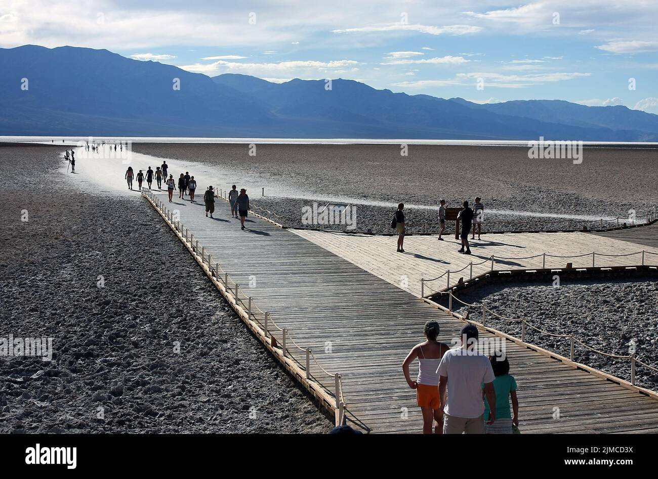 Badwater basin, Death Valley National Park, Mojave Desert, California ...