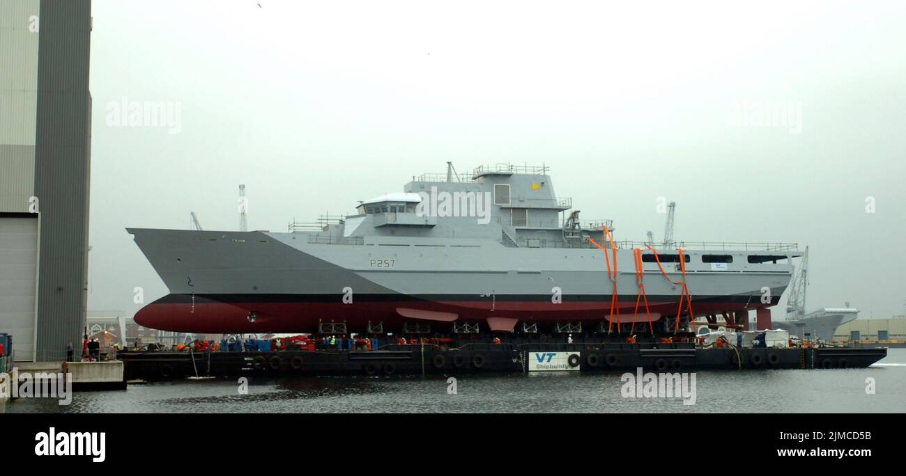ROYAL NAVY PATROL VESSEL HMS CLYDE LEAVES THE BOATSHED IN PORTSMOUTH ...