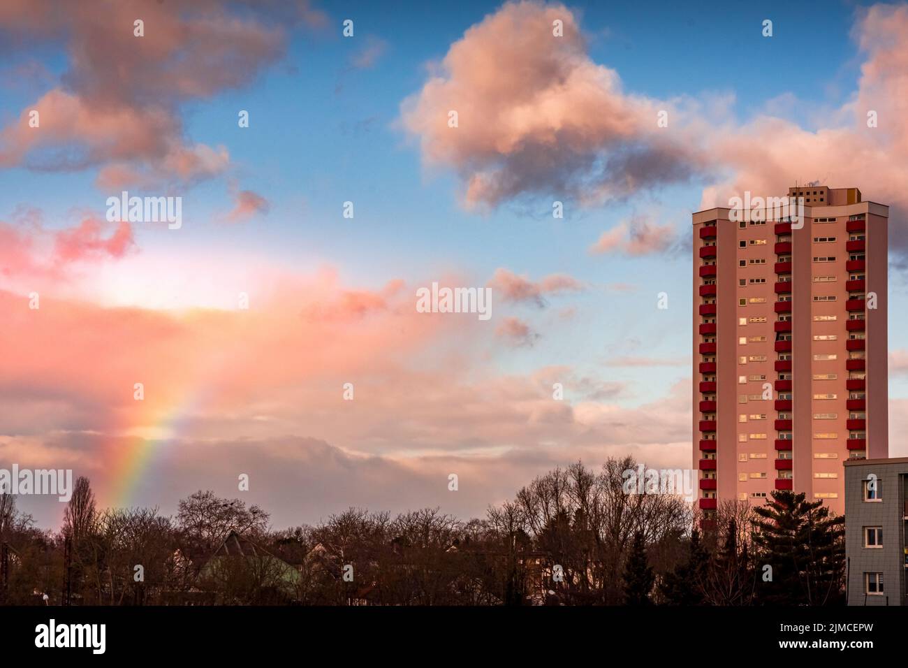 Modern sunrise in high rise building hi-res stock photography and ...