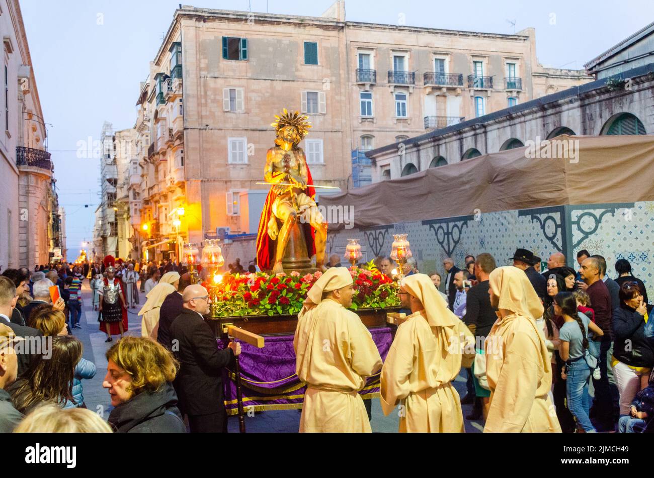 Good friday church statue hi-res stock photography and images - Alamy