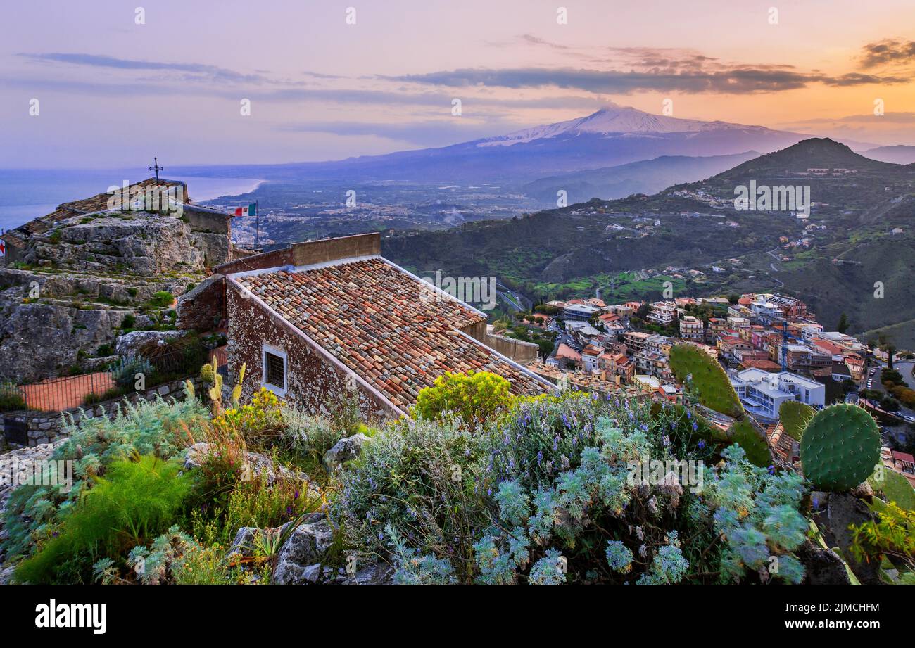 Chapel of madonna della rocca taormina hi-res stock photography and ...