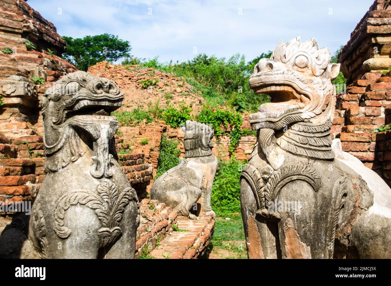 Guardian statues stupa hi-res stock photography and images - Alamy