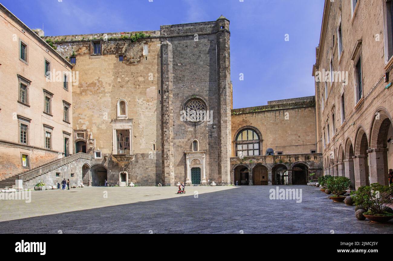 Castel nuovo courtyard hi-res stock photography and images - Alamy