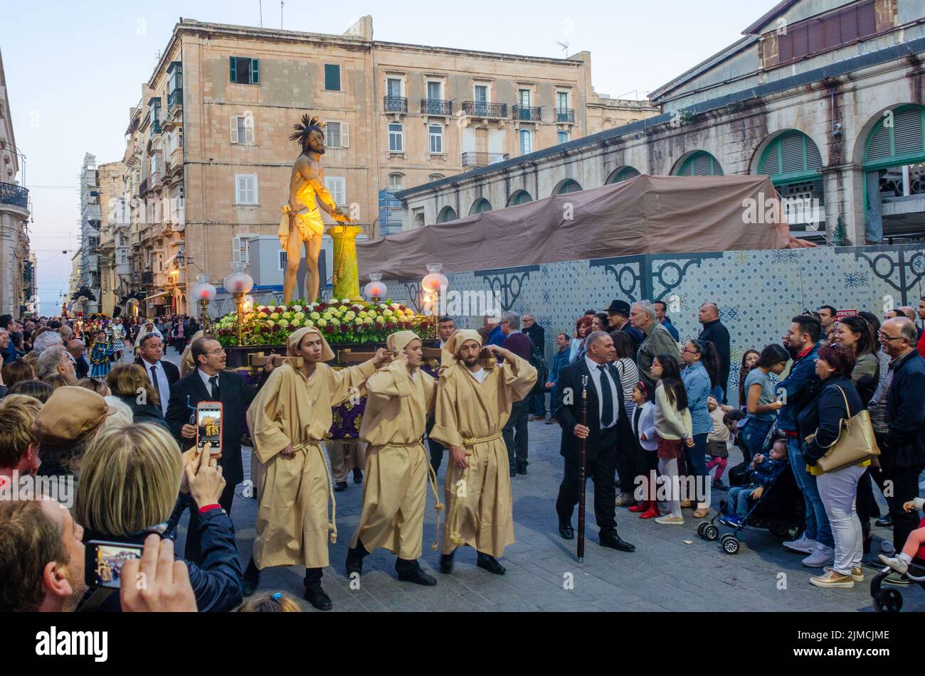 Good friday church statue hi-res stock photography and images - Alamy