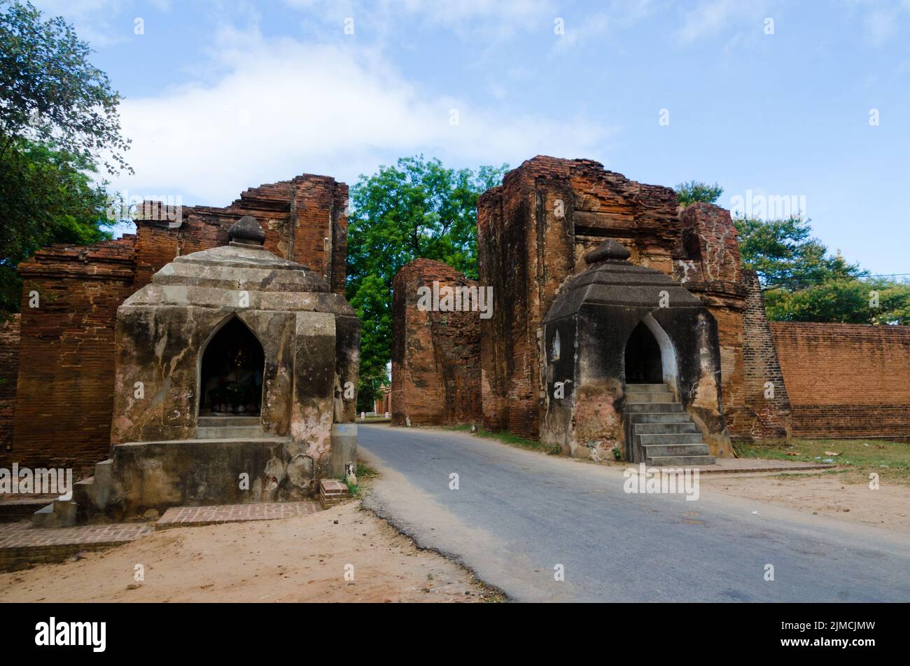 Myanmar gate hi-res stock photography and images - Alamy