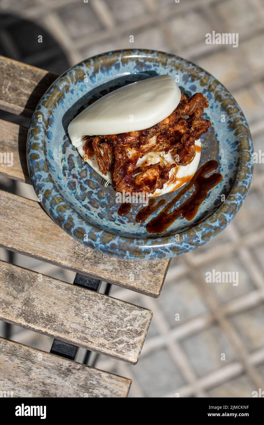 Shell bun hi-res stock photography and images - Alamy