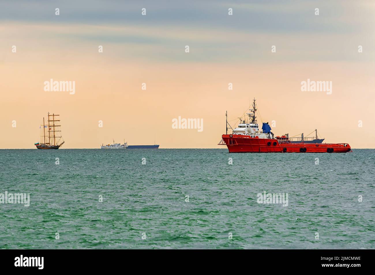 Anchor handling vessel hi-res stock photography and images - Alamy