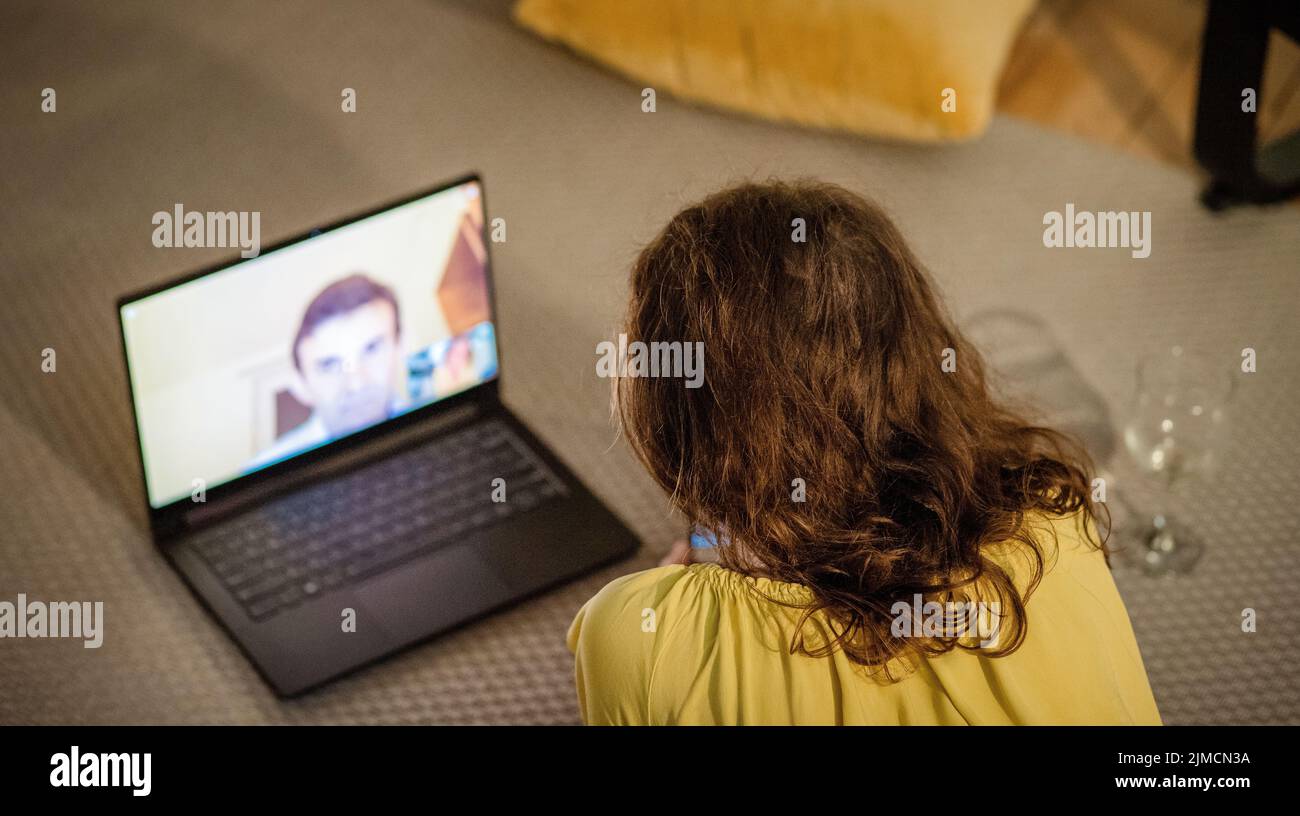 Online video dating couple chatting from home Stock Photo - Alamy