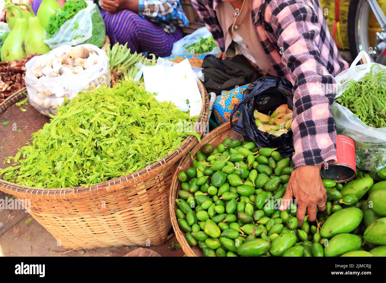 Vegetable vendors hi-res stock photography and images - Alamy