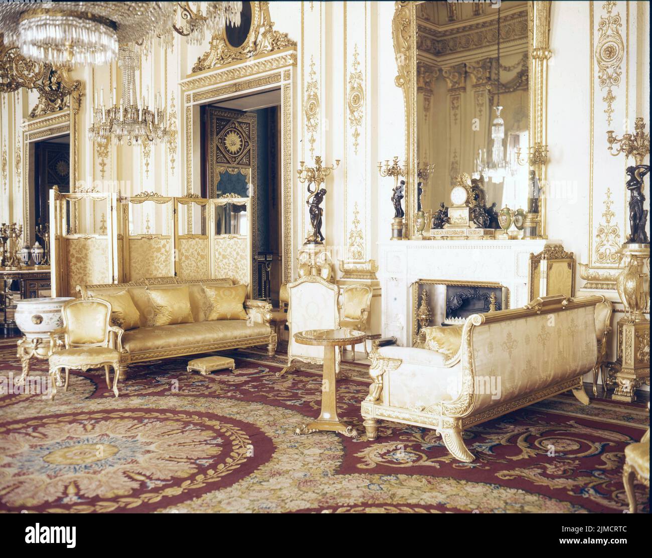 Buckingham Palace White Drawing Room Queen's Secret Passage In