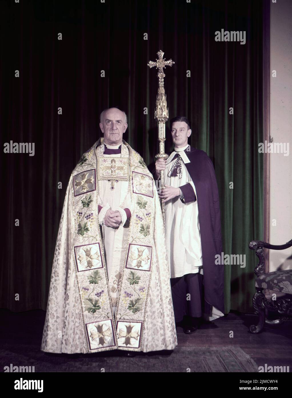 Archbishop canterbury wears coronation robe gifted from japan hi-res ...