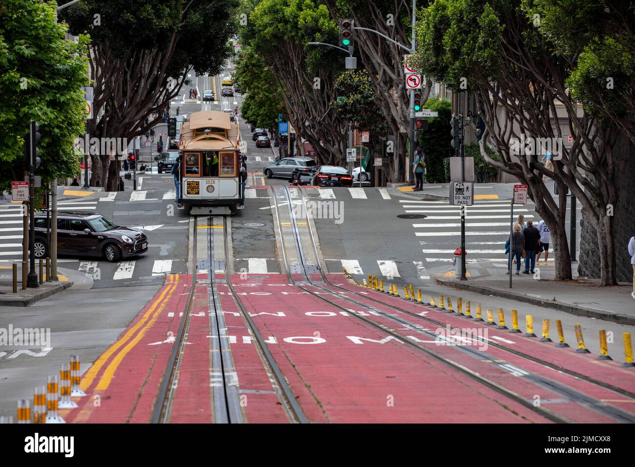 Cable Car, historic tram, Pine and Powell Streets, San Francisco ...