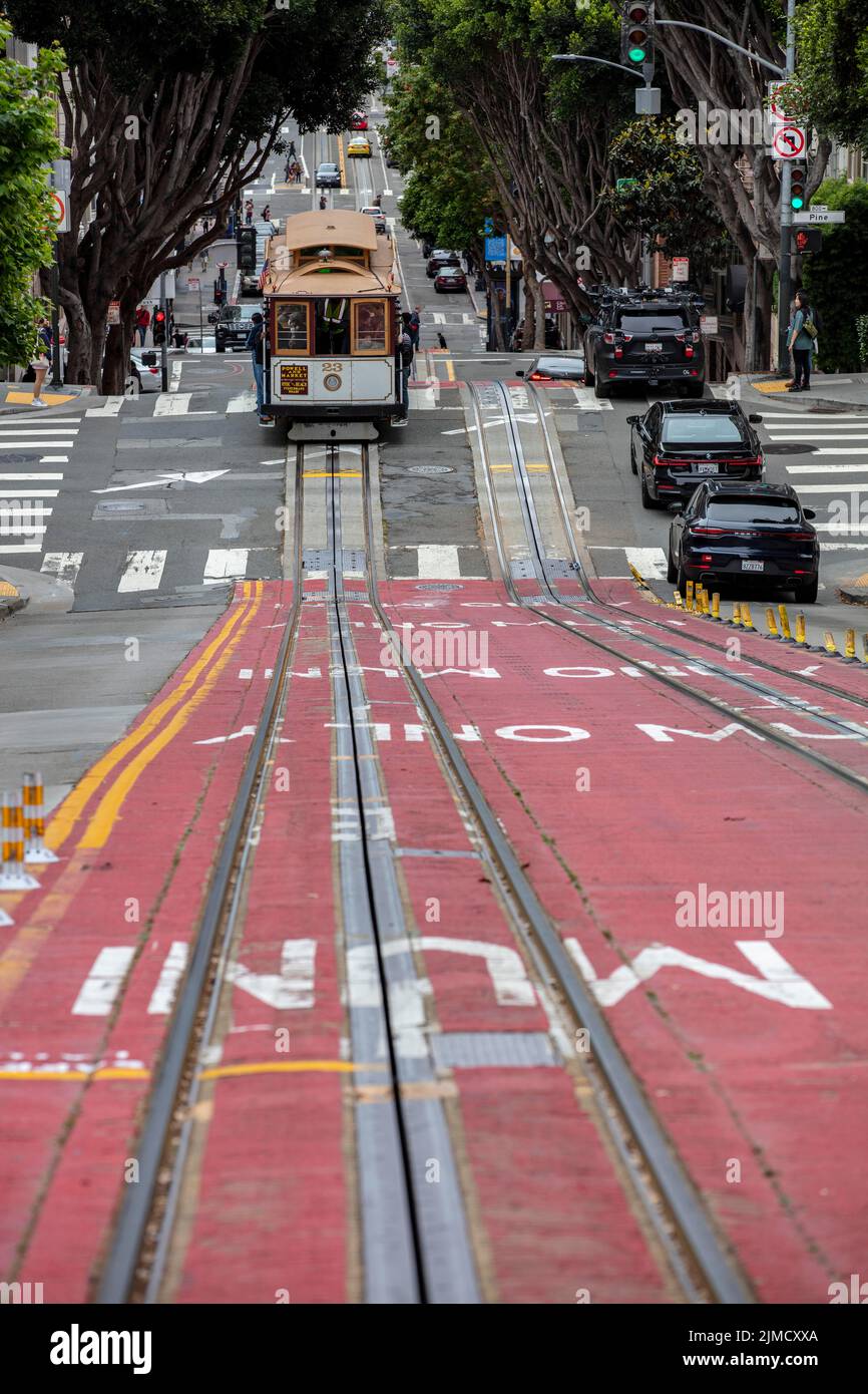 Cable Car, historic tram, Pine and Powell Streets, San Francisco ...