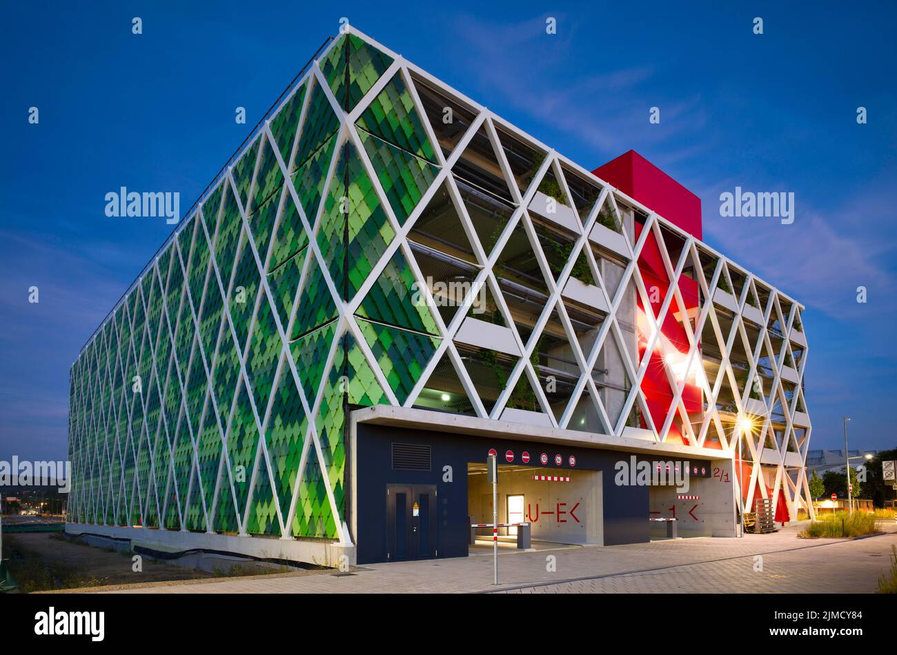 Sound insulation and natural ventilation through honeycomb structure in ...