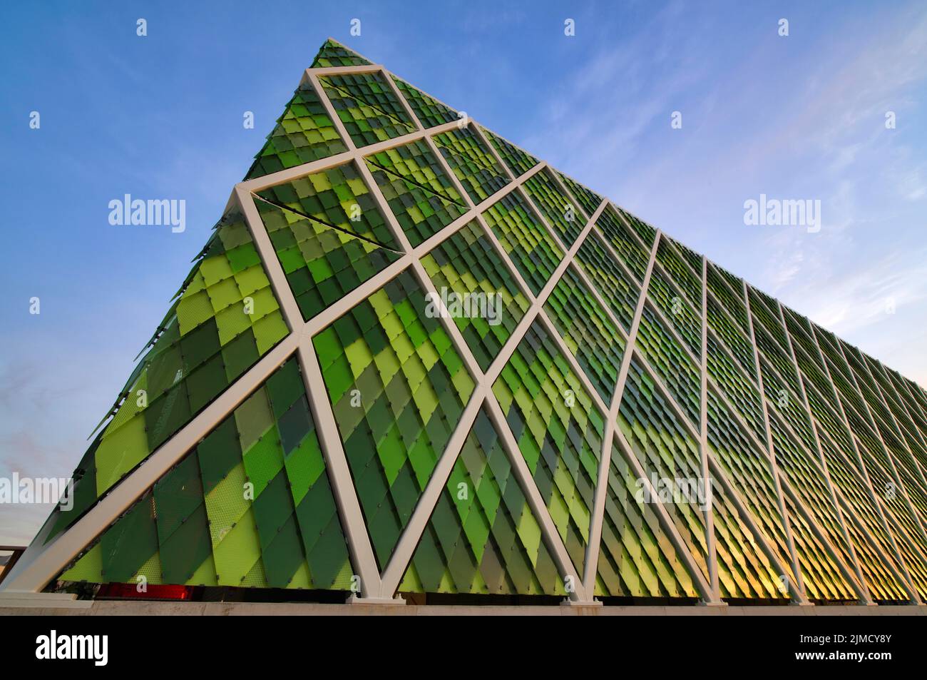 Sound insulation and natural ventilation through honeycomb structure in ...