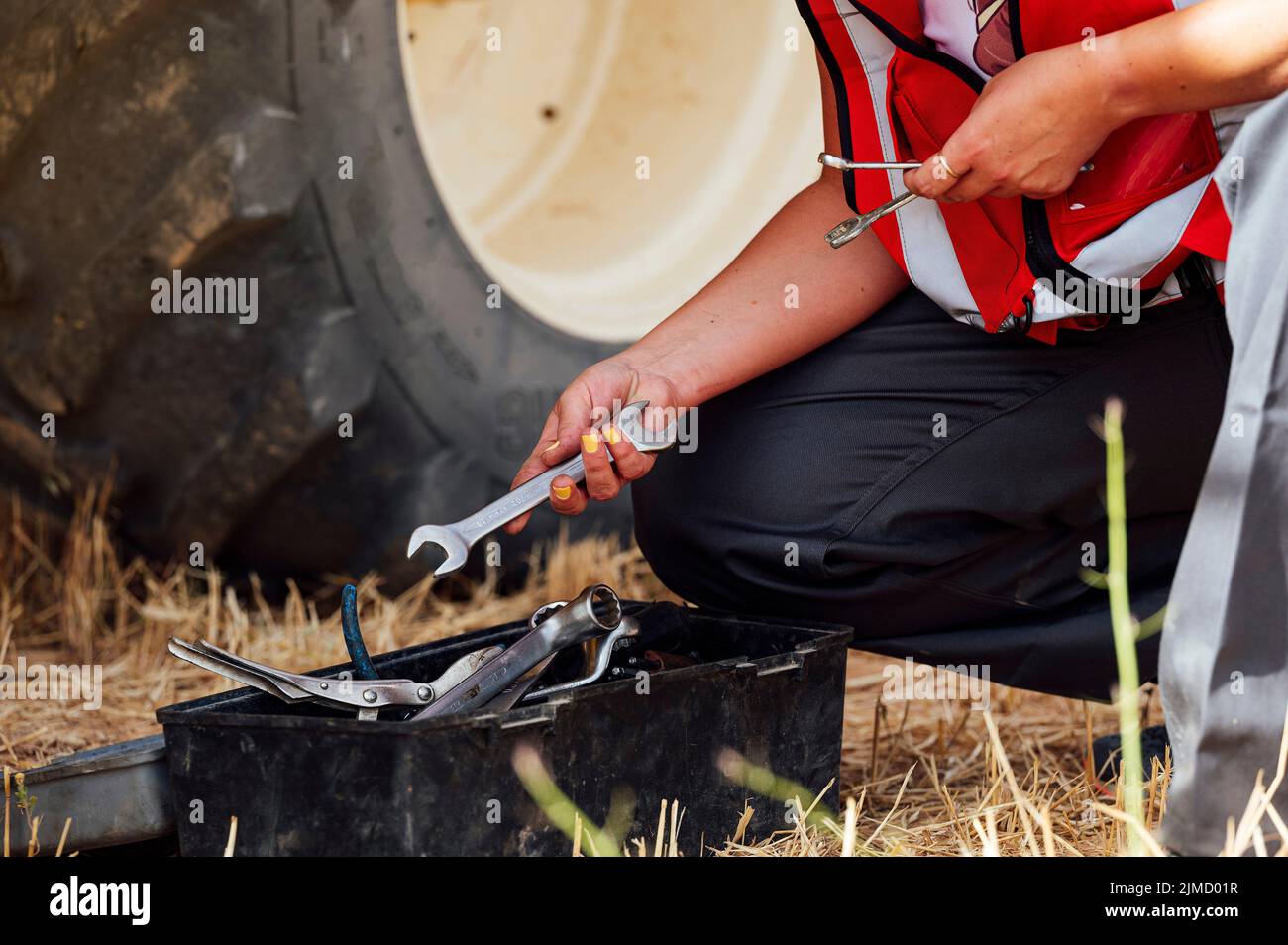 Choosing tools hi-res stock photography and images - Alamy