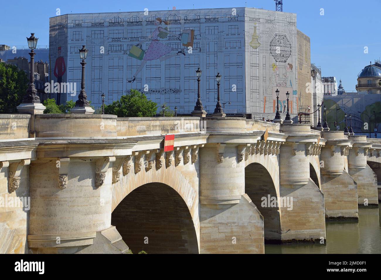 Paris, Pont Neuf Bridge and the Samaritaine Stock Photo - Alamy