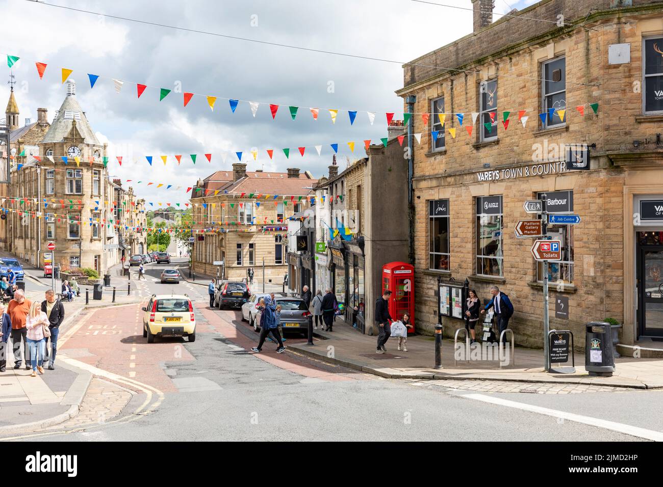 Castle street clitheroe ribble valley hi-res stock photography and ...
