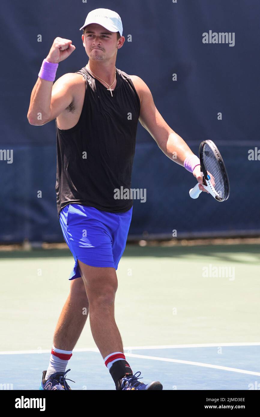 J j wolf 2022 hi-res stock photography and images - Alamy