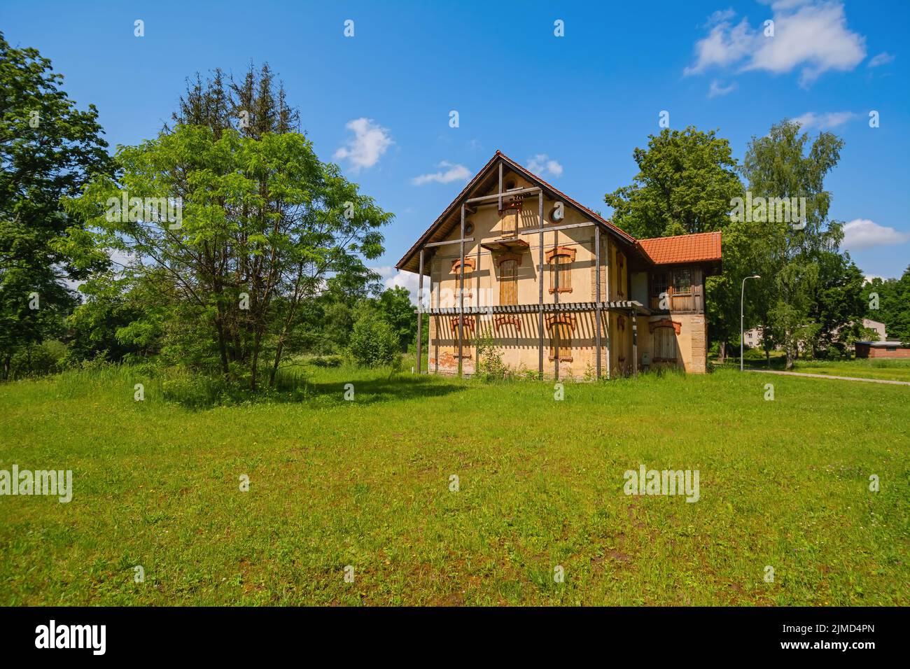 Abandoned rural house Stock Photo - Alamy