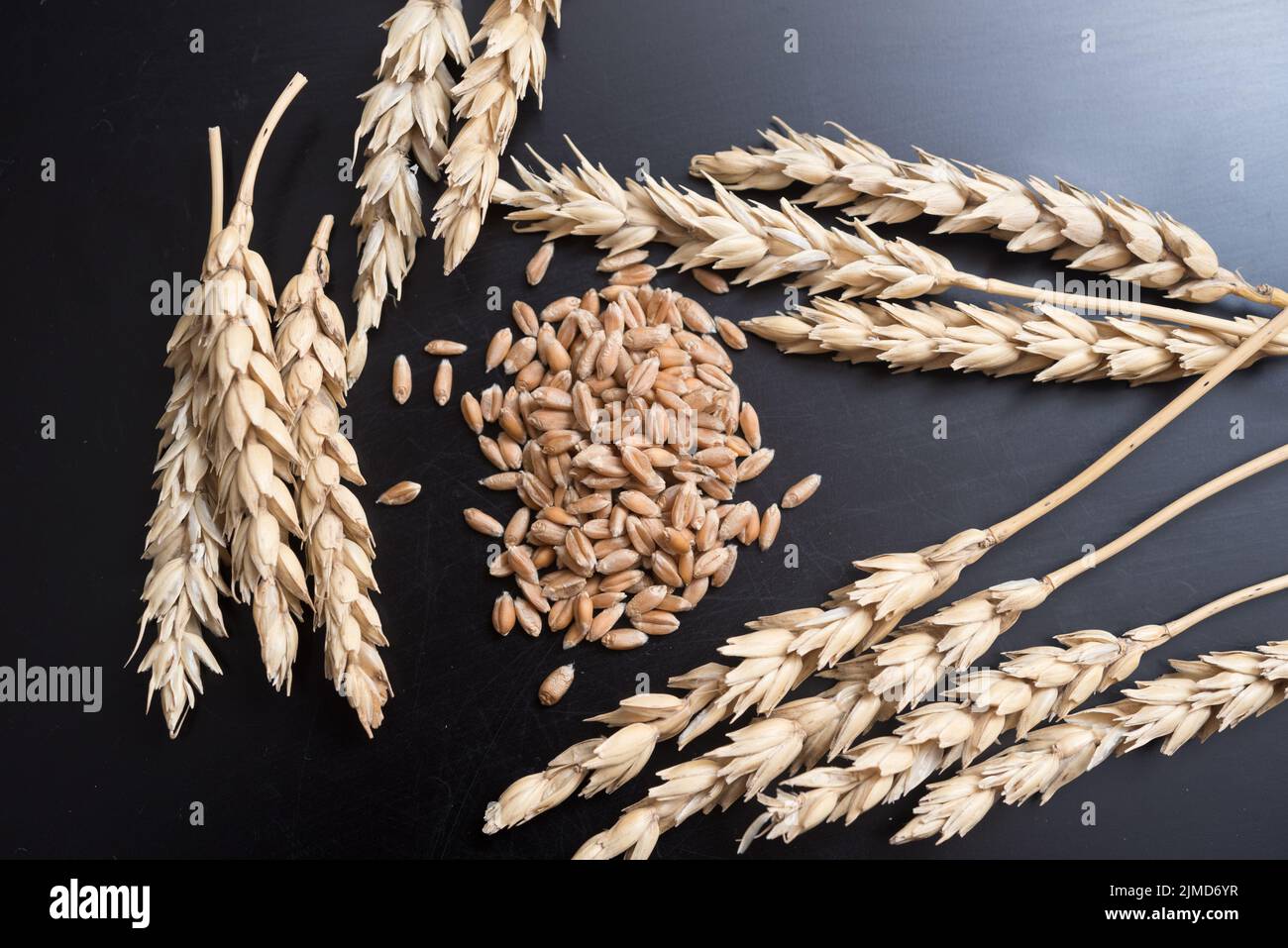 Black gold grain hi-res stock photography and images - Alamy